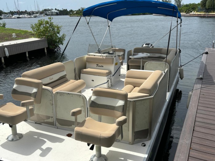 2013 Fiesta Family 22' Pontoon